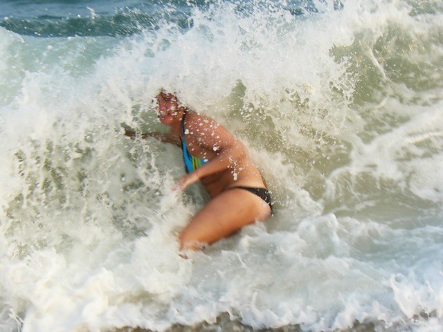 Lose Your Bikini Wave Lyndsey Frolics In The Atlantic Flickr